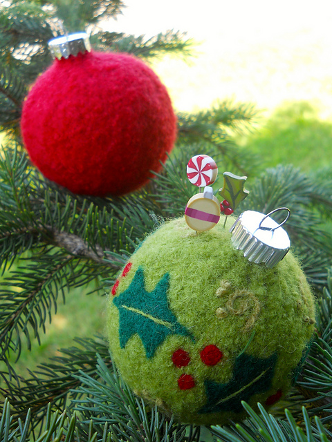 Ravelry: Holiday Ornament Pincushion pattern by Marie Mayhew