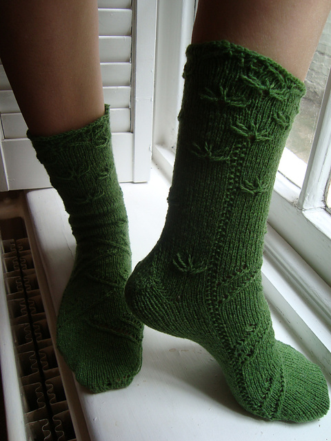 Ravelry: Hungry Bees pattern by Emma Grundy Haigh