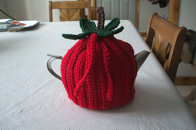Ravelry: Apple Tea Pot Cozy pattern by Lisa Harris
