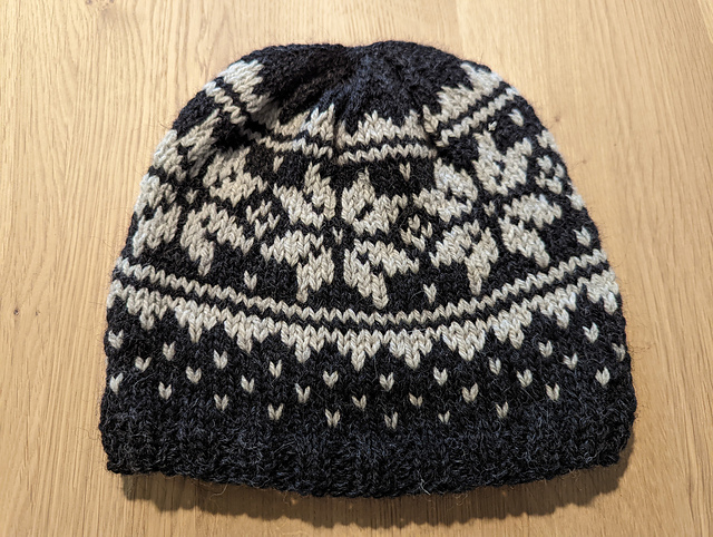 Ravelry: Selburose Hat pattern by Arianna Soloway