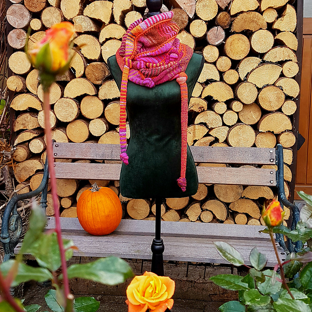 Ravelry: wuscheltigger's Noose, der Knotenloop N°3 - Pink Orange Melange