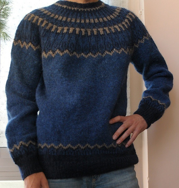 Ravelry: wwwera's Icelandic Sweater blue design 9&10