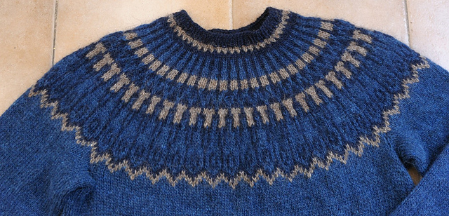 Ravelry: wwwera's Icelandic Sweater blue design 9&10