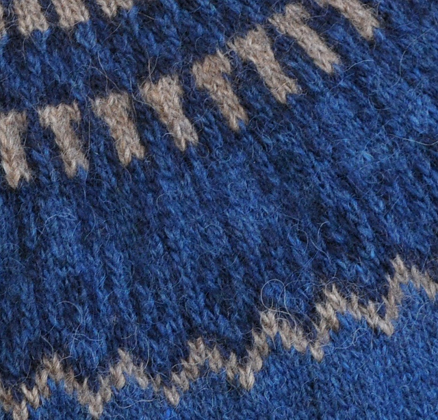 Ravelry: wwwera's Icelandic Sweater blue design 9&10