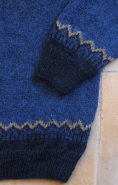 Ravelry: wwwera's Icelandic Sweater blue design 9&10