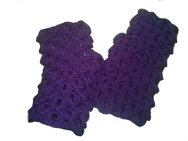 Ravelry: Dragonscale Gauntlets pattern by Allison Lake