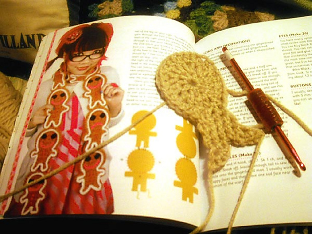 Ravelry: xhappyx's Gingerbread Man Scarf