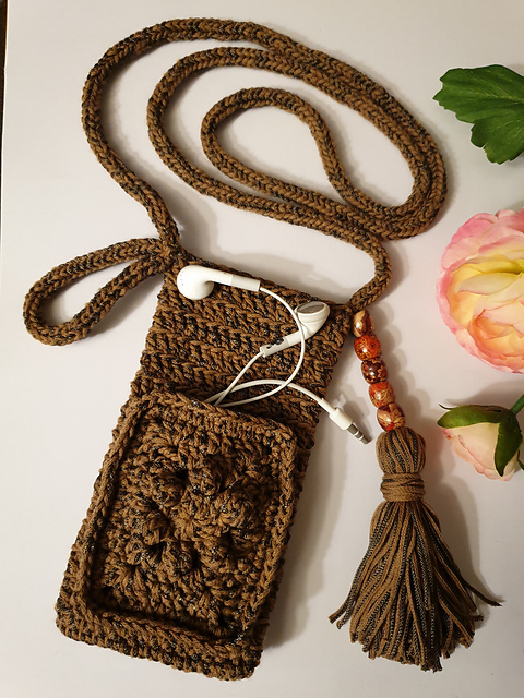 Ravelry: Mobile Phone Crossbody Bag pattern by Maxine Wonder