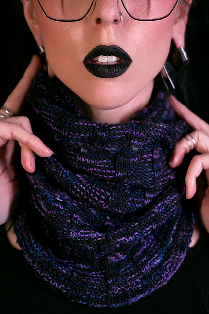 Ravelry: Nine Crows Cowl pattern by Reneé Rockwood (NawniKnits)