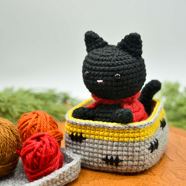 Ravelry: Brio the Cat and its Box pattern by Nora Xu