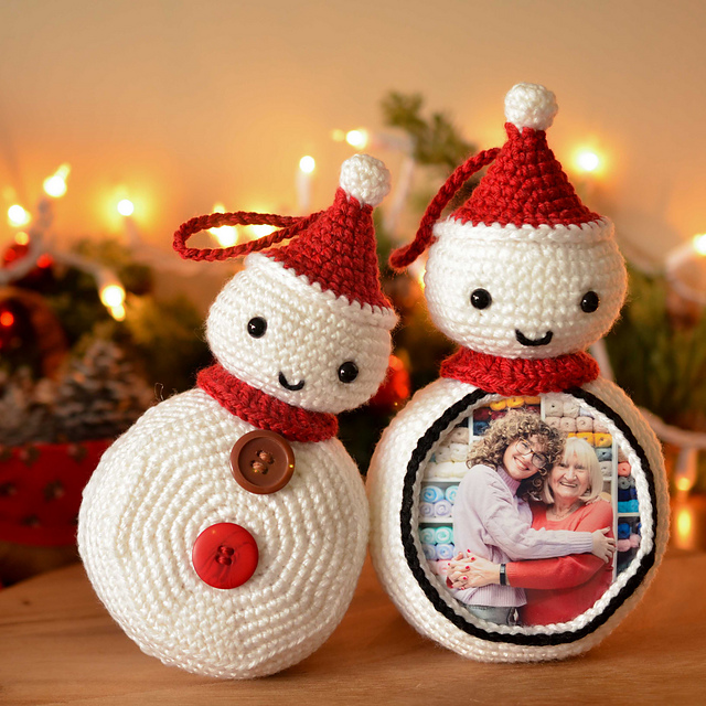 Ravelry: Snowman Picture Frame Ornament pattern by Nora Xu