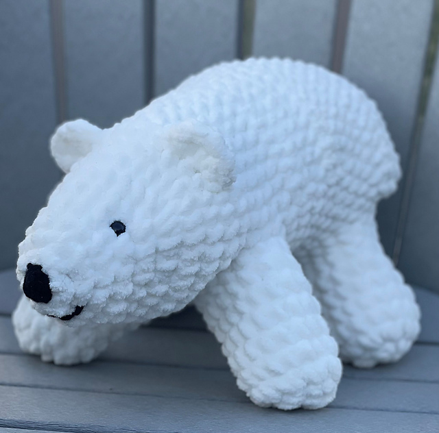 Ravelry: Polar Bear pattern by Lisa Victoria @ YarnChick40