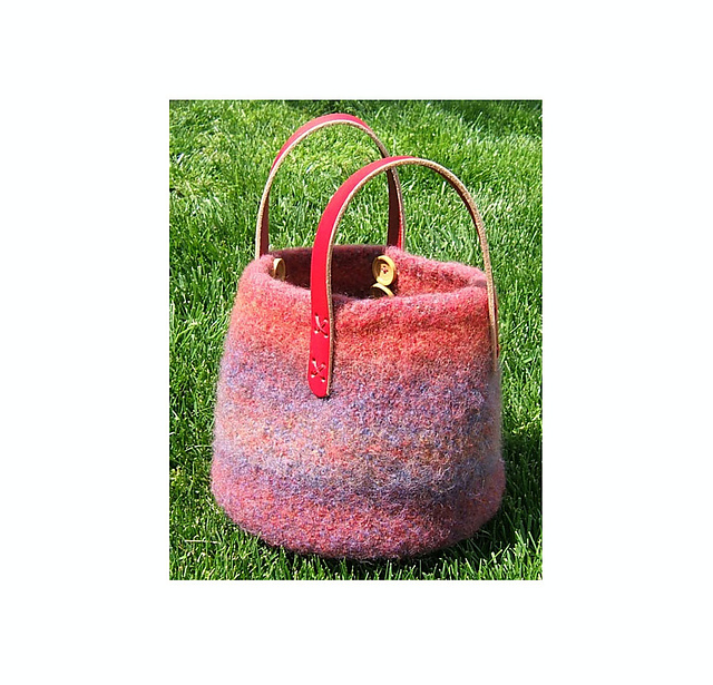 Ravelry: Felted Knitting Bowl on the Go! pattern by Sharon Mooney