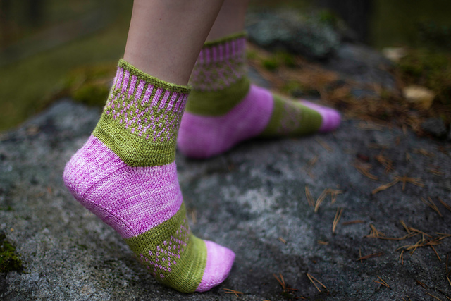 Ravelry: Pedulia Callunae pattern by Anna Friberg