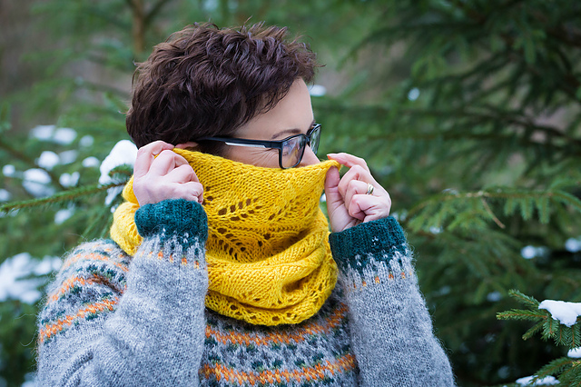Ravelry: Östergyllen Cowl pattern by Anna Friberg