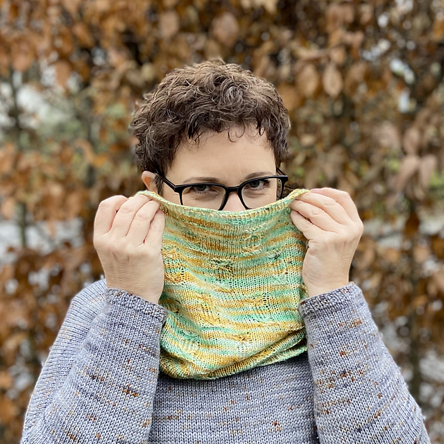 Ravelry: Sweet Mint Humbug Cowl pattern by Anna Friberg
