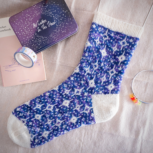 Ravelry: Star Glimmer Socks pattern by Yarnitas