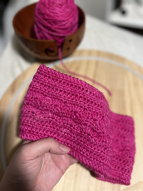 Ravelry: Cozy Wave Headband pattern by Michelle Prester