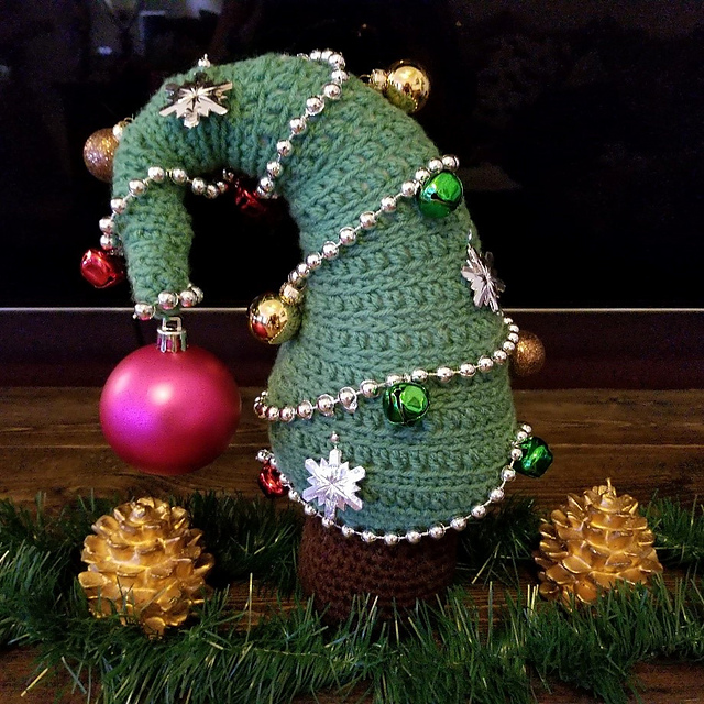 Ravelry: Twisted Christmas Tree pattern by Ashley Dyke