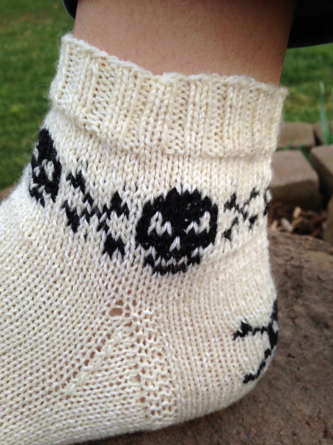 Ravelry: The Skull Sport Sock pattern by Yarn Zone