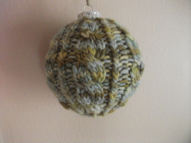 Ravelry: yoTX's Cable ornament 2012