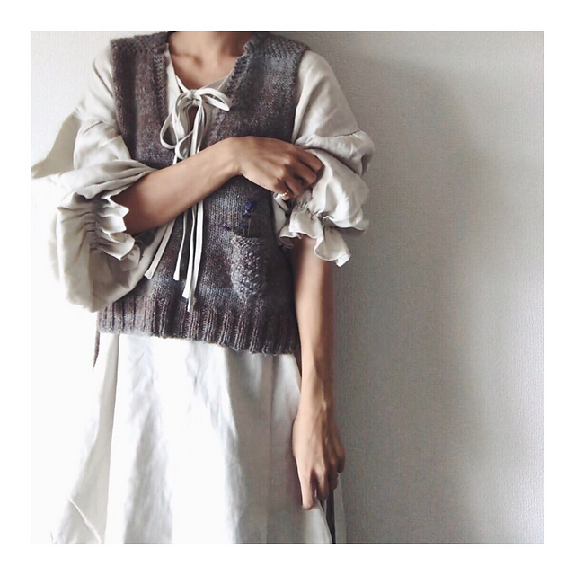 Ravelry: Hyldemoer vest pattern by Yuko shimizu