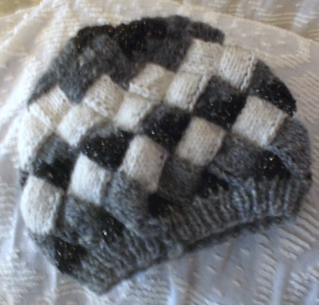 Ravelry: Entrelac Hat with Color Work pattern by Suzanne Pufpaff