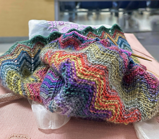 Ravelry: yvonnelinhk's ZickZack Scarf
