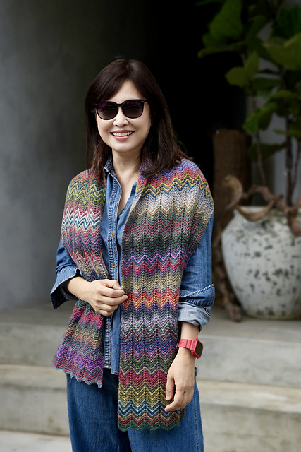 Ravelry: yvonnelinhk's ZickZack Scarf
