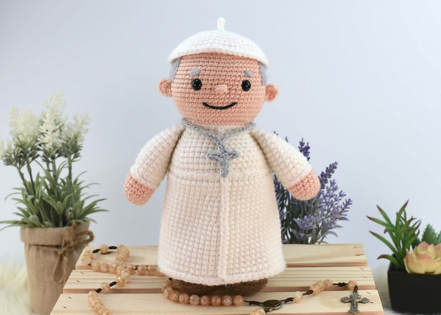 Ravelry: The Pope pattern by Maggie Haskell