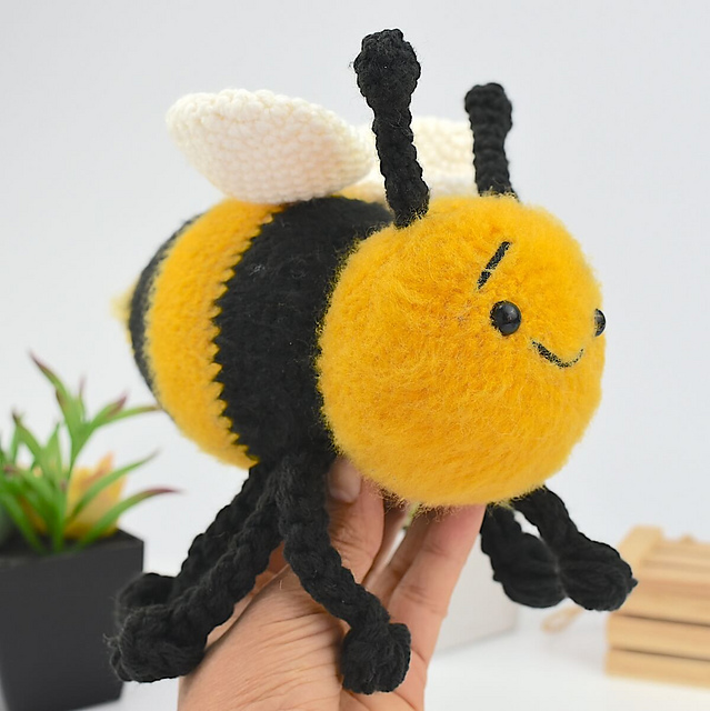 Ravelry: Buzzy The Bee Amigurumi pattern by Maggie Haskell
