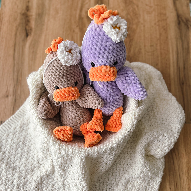 Ravelry: Daisy duck pattern by Lovey Crochet Patterns