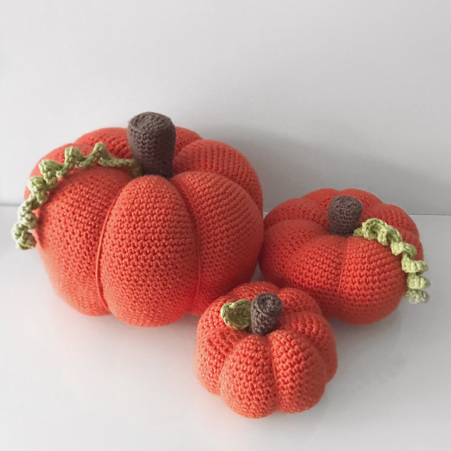 Ravelry: Trio of Pumpkins pattern by Zoe Bartley