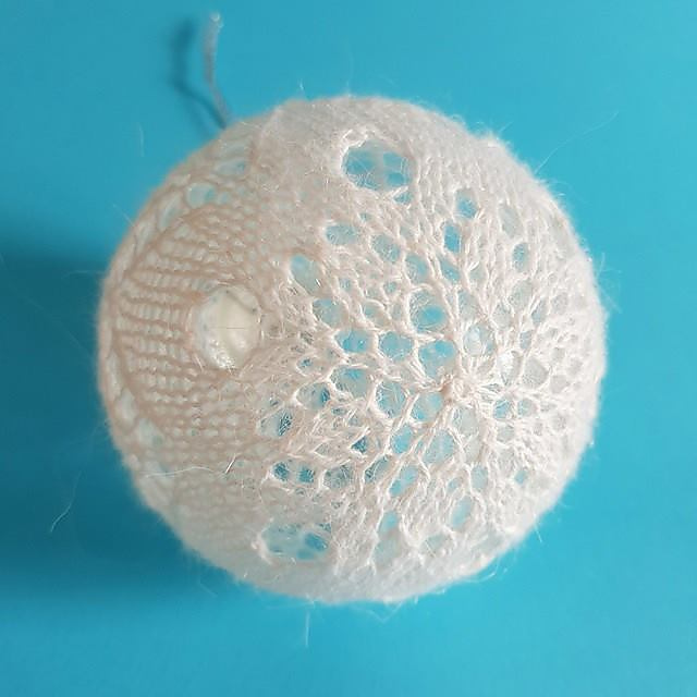 Ravelry: zozzy's Lace Christmas Balls