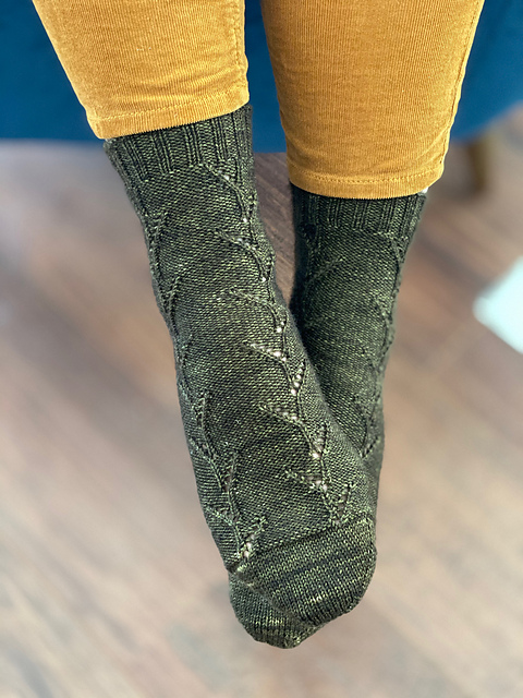 Ravelry: Jolan Socks pattern by Zsuzsanna Orthodoxou