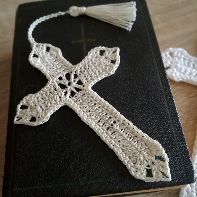 Ravelry: Cross bookmark pattern by Zsuzsa Kovács